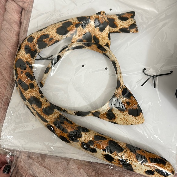 Leg Avenue | Accessories | Lovely Leopard Accessory Kit | Poshmark